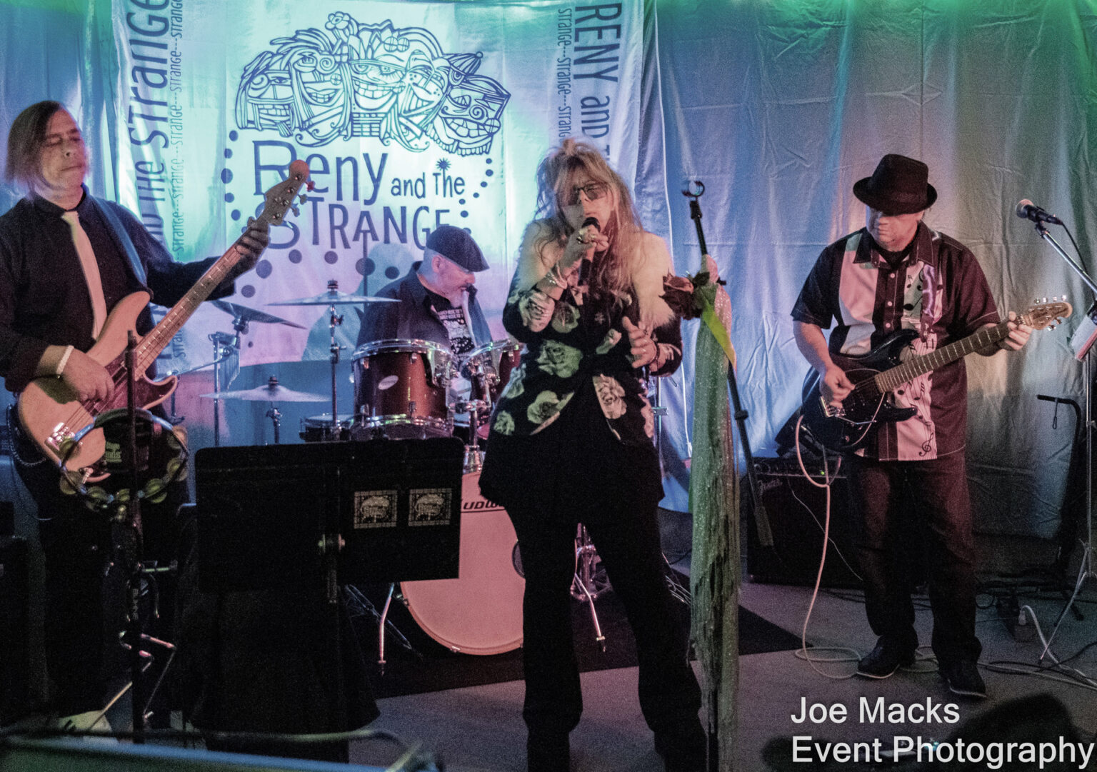 Reny & The Strange (Interview) – ManualMagazines.com